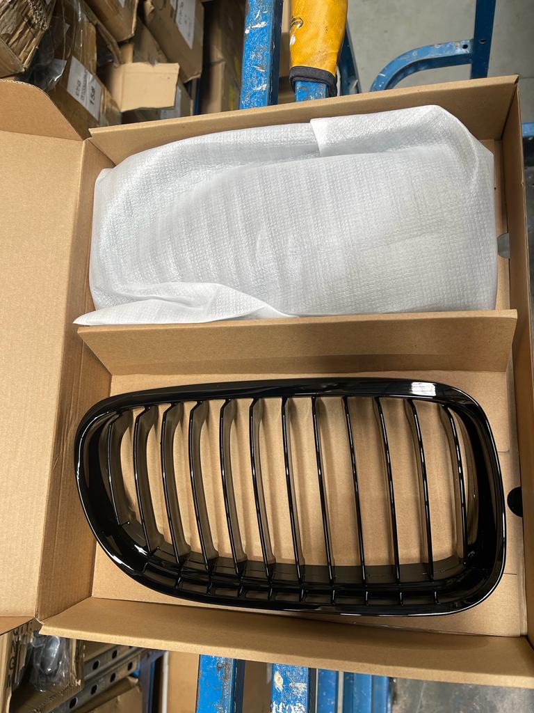 M Performance Style Gloss Black Front Grill to suit BMW 3 Series E90/E